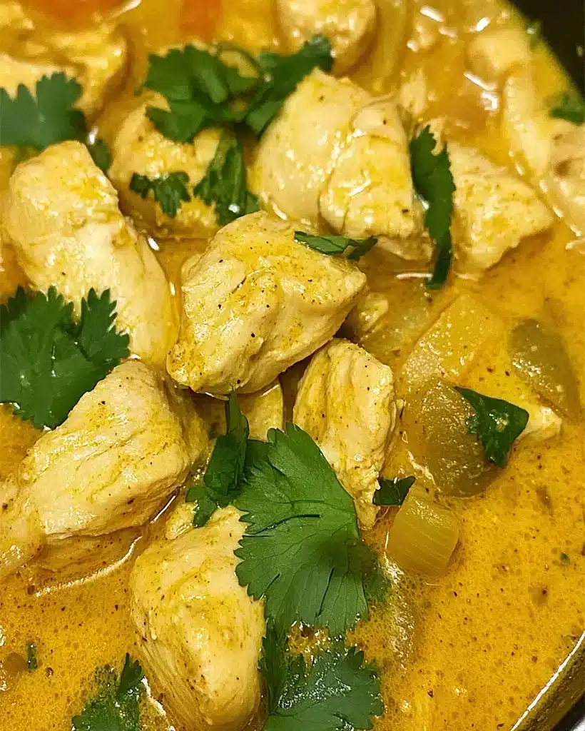 Curry de Pollo Amarillo: Receta Tailandesa Fácil - Recetas de abuela