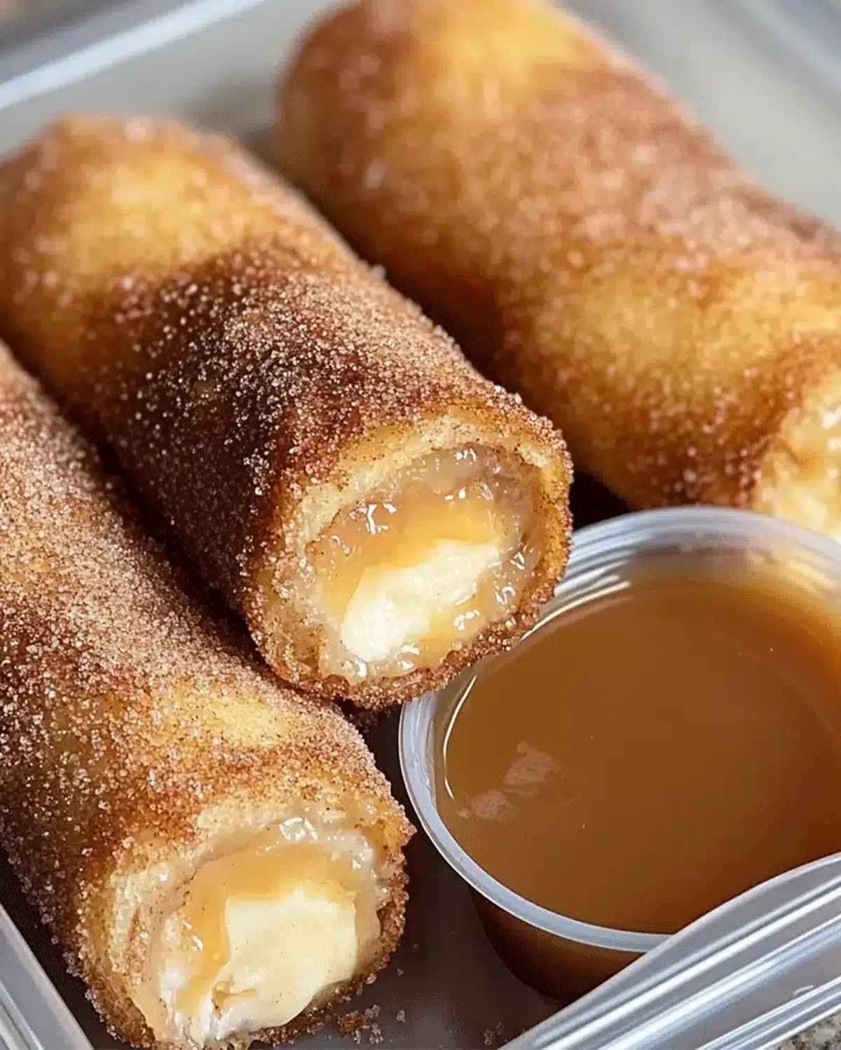 Rollos de Queso Cremoso con Salsa de Caramelo - Recetas de abuela